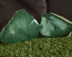5 Steps to Master How to Identify Raw Jade Stone - LOVALRY - Brilliant ...