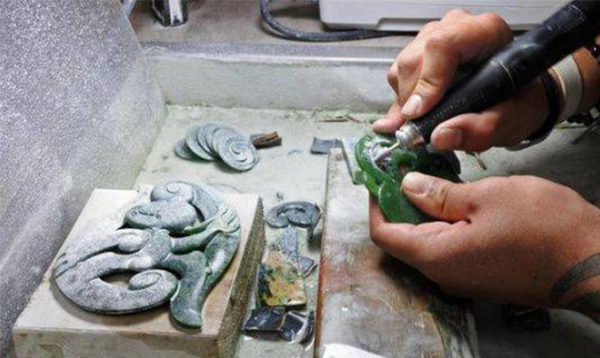 A Comprehensive Guide on How to Polish Jade - LOVALRY - Brilliant ...