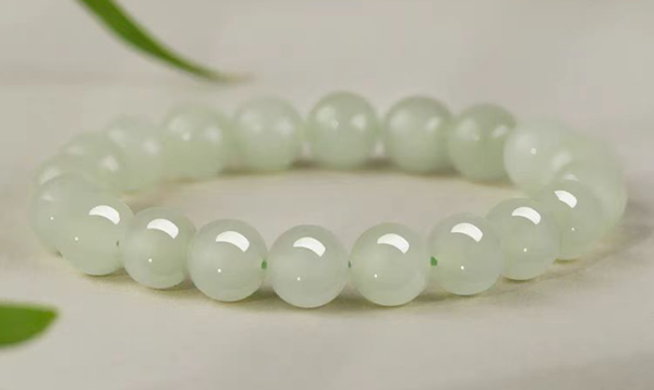 Is Good Quality Jade Light Green or Dark Green? - LOVALRY - Brilliant ...
